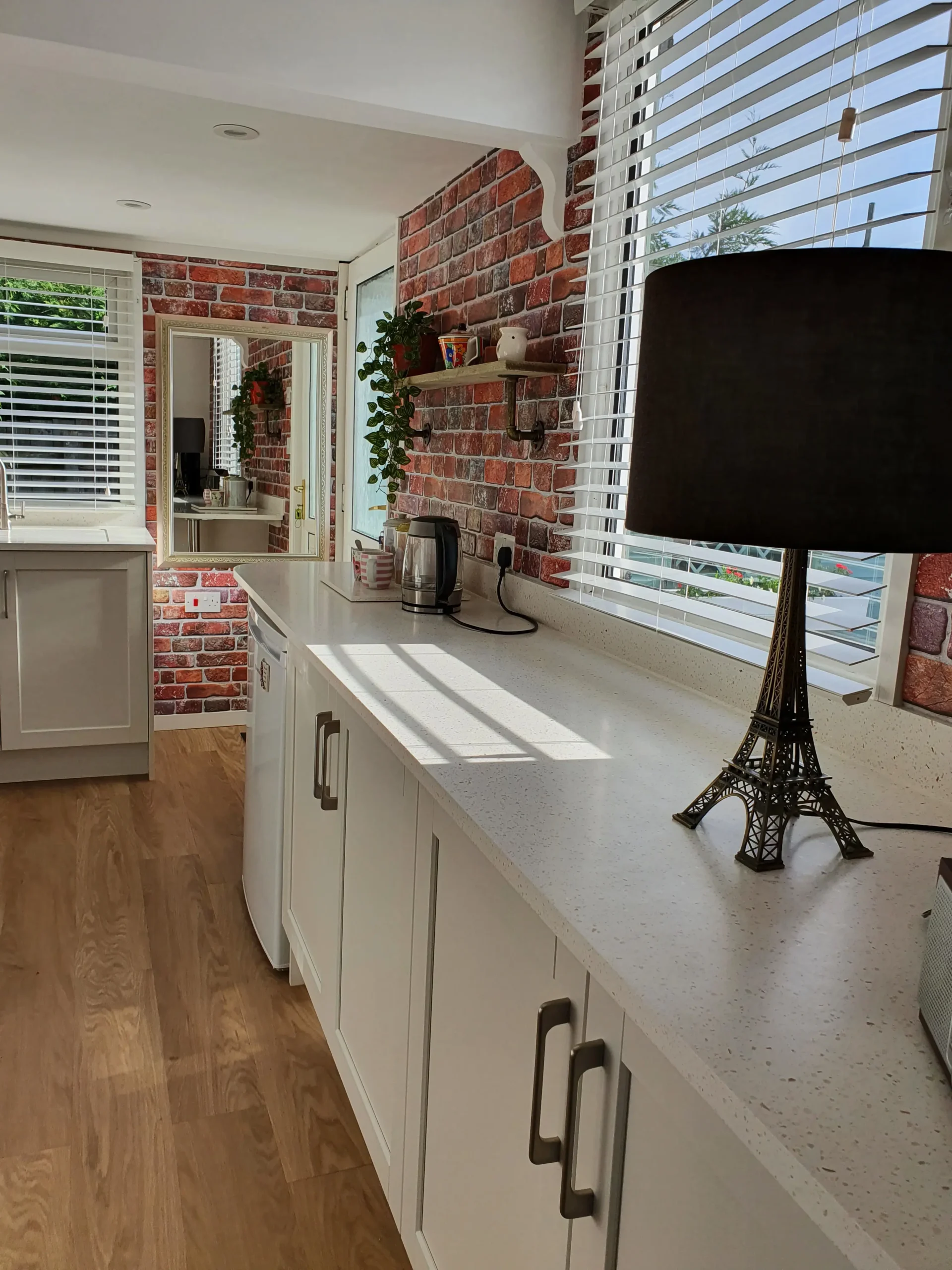 DAWSON Foil Shaker Kitchen with MINERVA Worktops - Yorkshire Kitchen Company